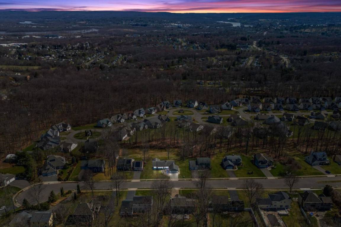 187 M² House ∙ 3 Bedrooms ∙ 8 Guests - Middletown, CT