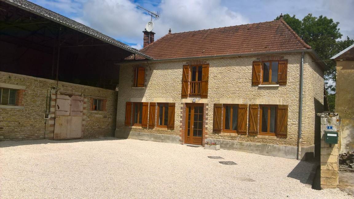 140 M² Gîte ∙ 4 Chambres ∙ 8 Personnes - Bar-sur-Seine