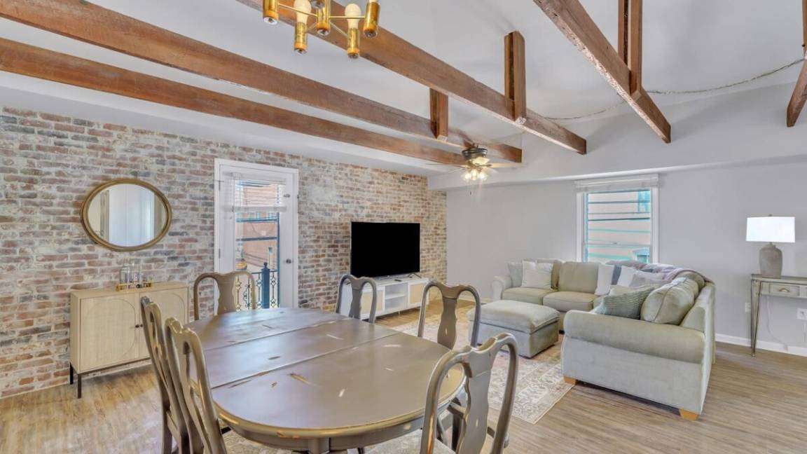 70 M² Loft ∙ 2 Bedrooms ∙ 4 Guests - Statesboro, GA