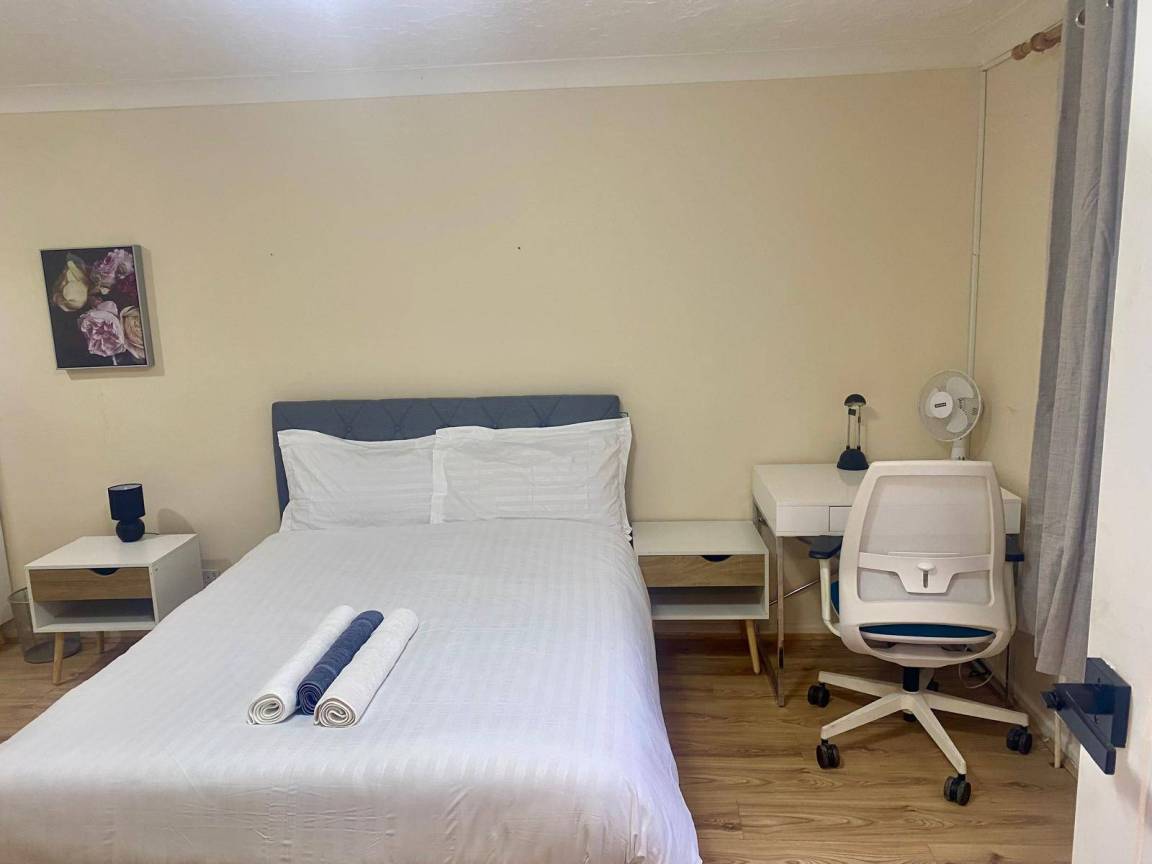 130 M² House ∙ 4 Bedrooms ∙ 9 Guests - London, UK