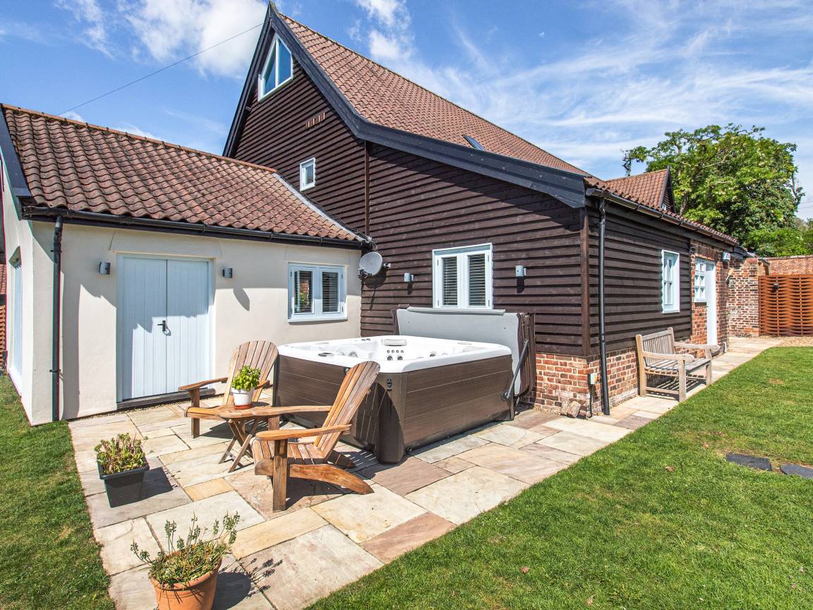 Cottage ∙ 4 Bedrooms ∙ 6 Guests - Suffolk