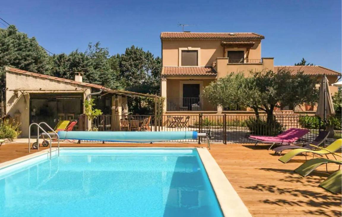 330 M² Maison De Vacances ∙ 8 Chambres ∙ 20 Personnes - Alès