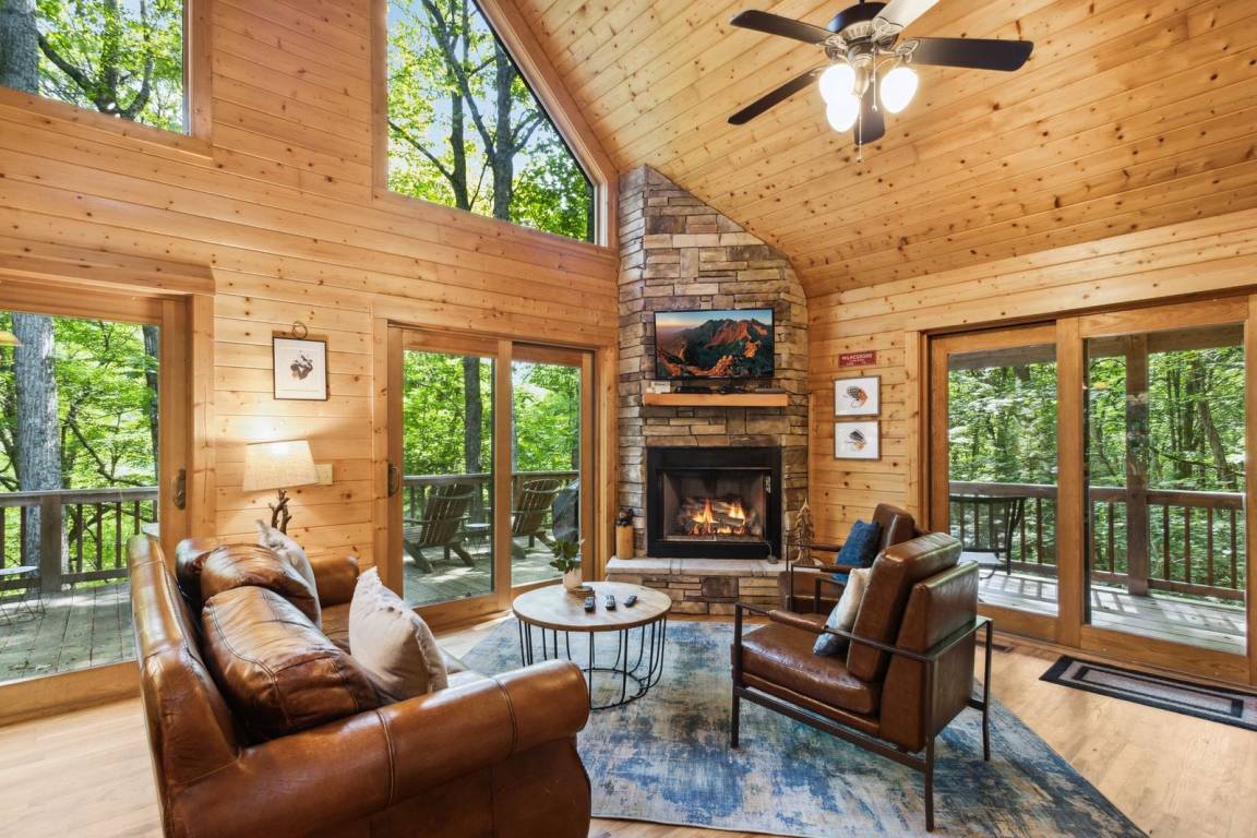 187 M² Cabin ∙ 2 Bedrooms ∙ 10 Guests - West Jefferson, NC