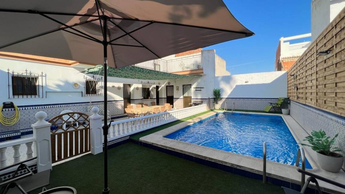 256 M² Casa ∙ 6 Habitaciones ∙ 14 Huéspedes - La Carlota