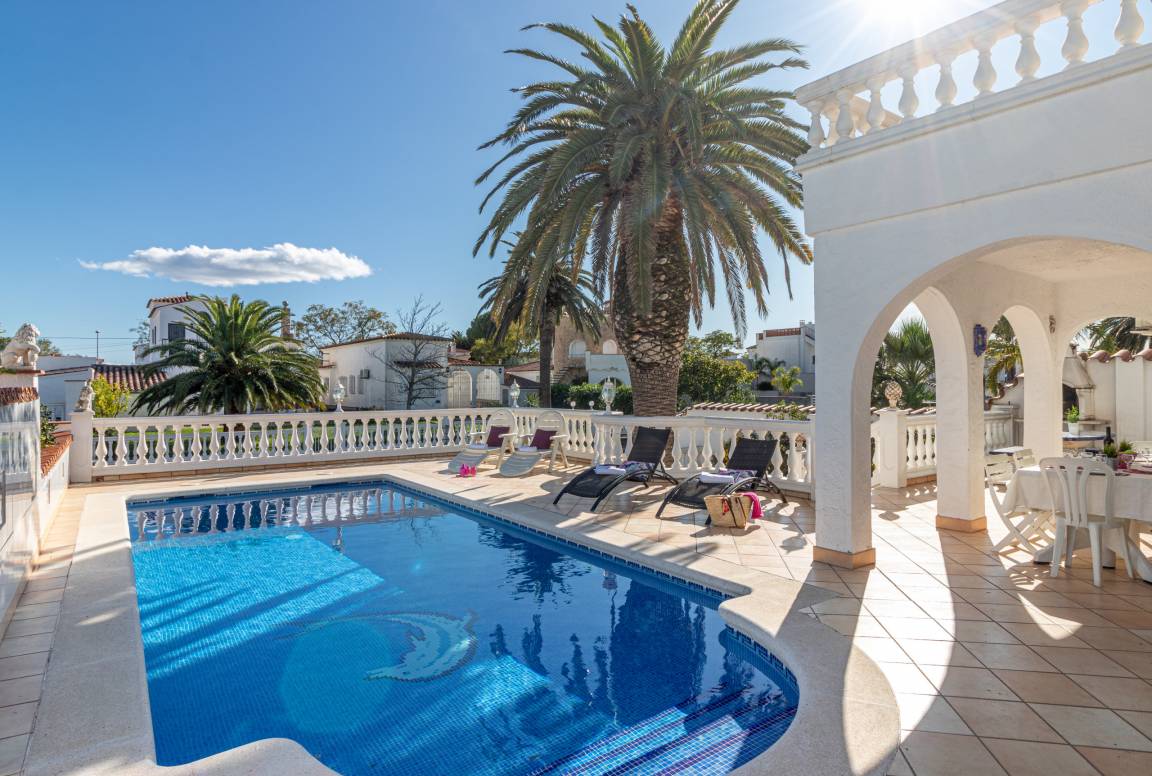 180 M² Villa ∙ 4 Chambres ∙ 8 Personnes - Empuriabrava