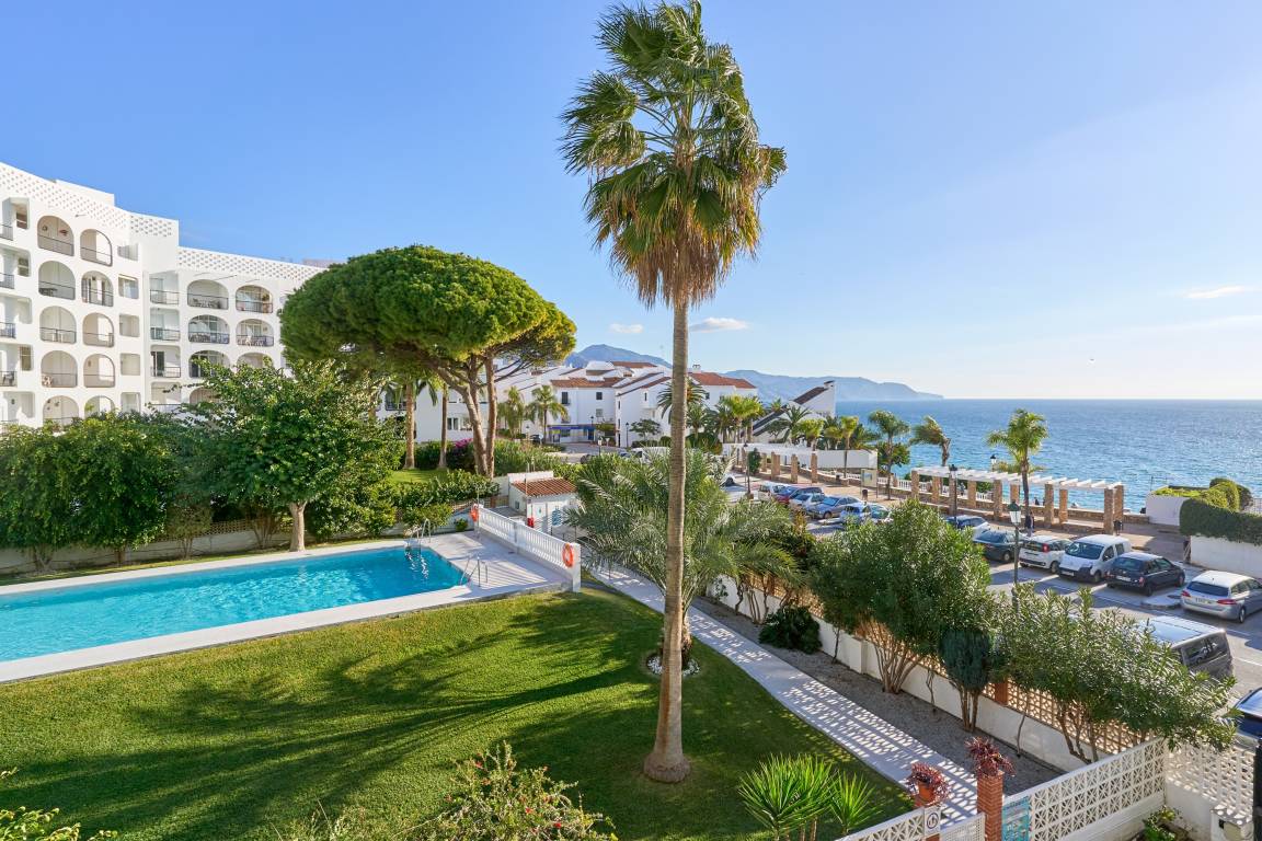 114 M² Apartamento ∙ 2 Habitaciones ∙ 4 Huéspedes - Nerja
