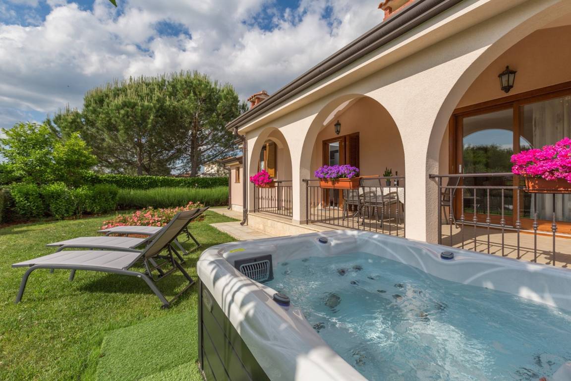 95 M² Huis ∙ 3 Slaapkamers ∙ 5 Gasten - Poreč