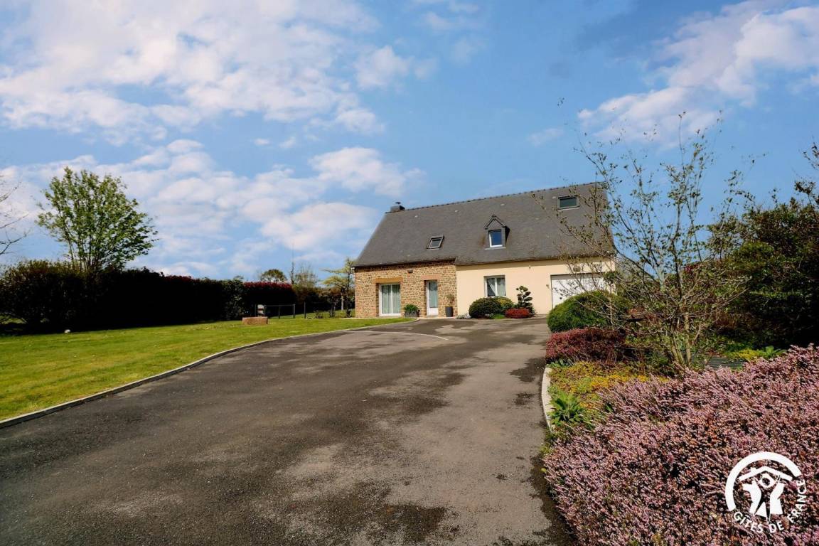 175 M² Gîte ∙ 6 Chambres ∙ 14 Personnes - Fougères