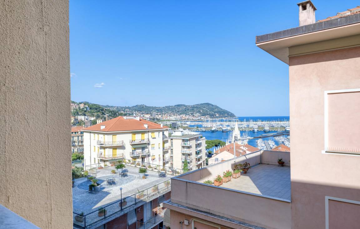 120 M² Apartamento ∙ 3 Habitaciones ∙ 6 Huéspedes - Imperia, Italia
