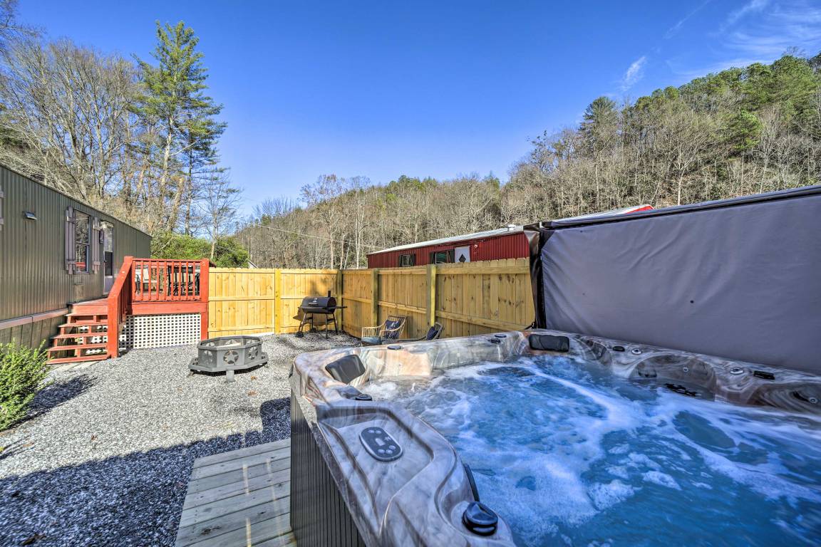 111 M² House ∙ 2 Bedrooms ∙ 6 Guests - Cherokee, NC