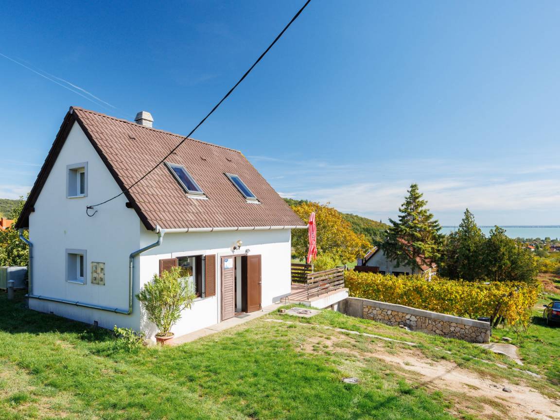 80 M² House ∙ 2 Bedrooms ∙ 4 Guests - Balatonfüred