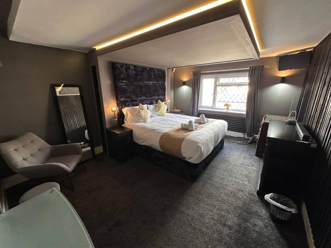 128 M² Huis ∙ 5 Slaapkamers ∙ 10 Gasten - Manchester