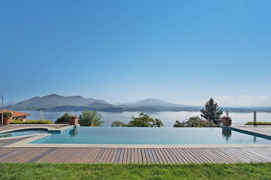 160 M² Apartment ∙ 2 Bedrooms ∙ 5 Guests - Stresa