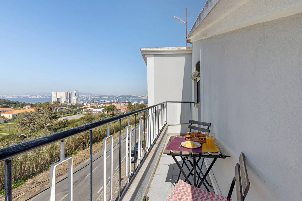 80 M² House ∙ 2 Bedrooms ∙ 5 Guests - Amadora
