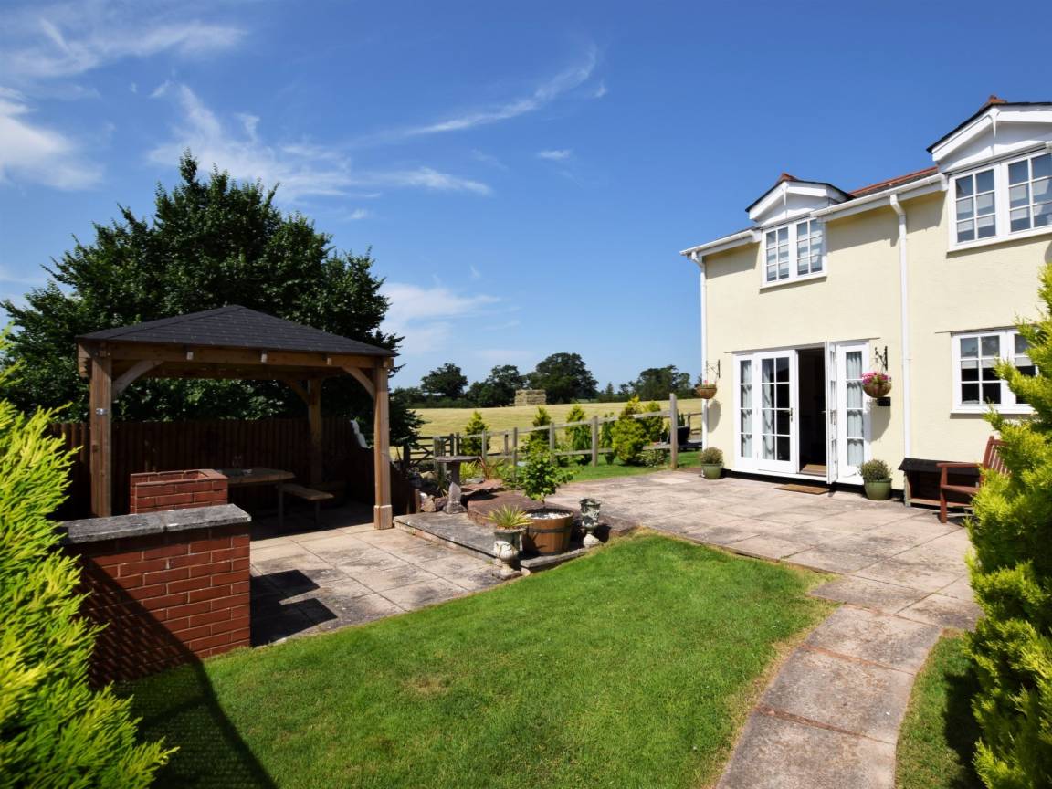 Cottage ∙ 2 Bedrooms ∙ 4 Guests - Bickleigh Castle