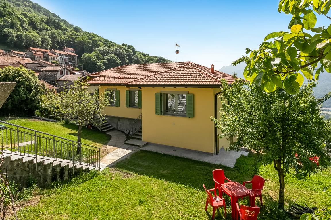 240 M² Villa ∙ 3 Chambres ∙ 14 Personnes - Luino