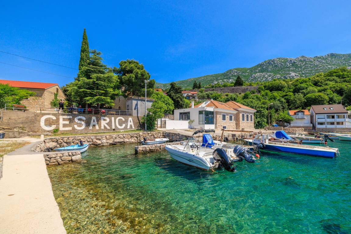 75 M² Apartment ∙ 2 Bedrooms ∙ 5 Guests - Karlobag