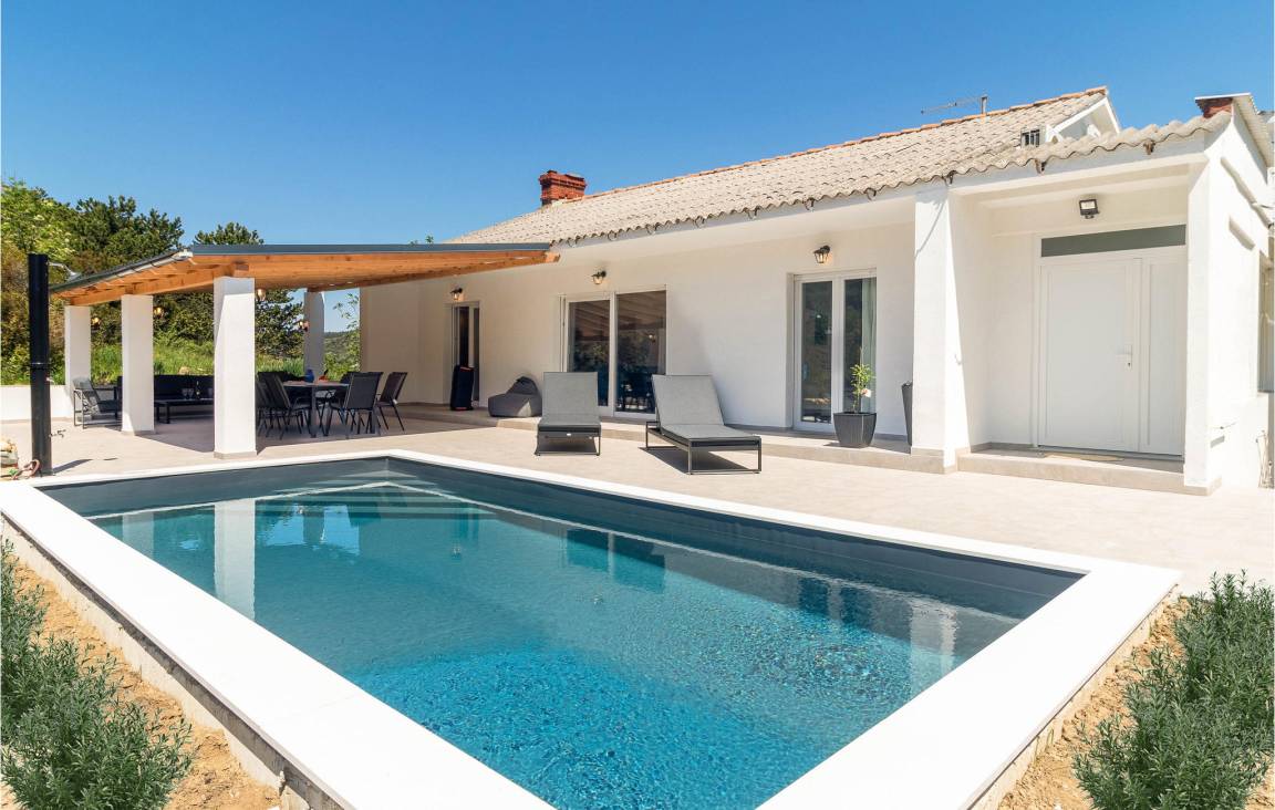 140 M² House ∙ 4 Bedrooms ∙ 8 Guests - Rab