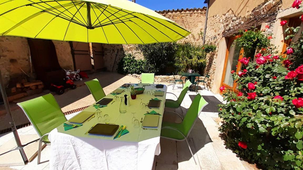 170 M² Gîte ∙ 4 Chambres ∙ 15 Personnes - Beaujolais