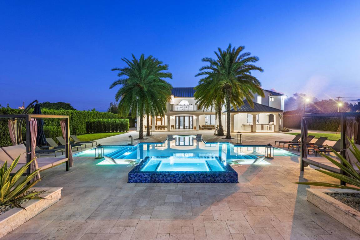 416 M² House ∙ 7 Bedrooms ∙ 12 Guests - Kendall, FL