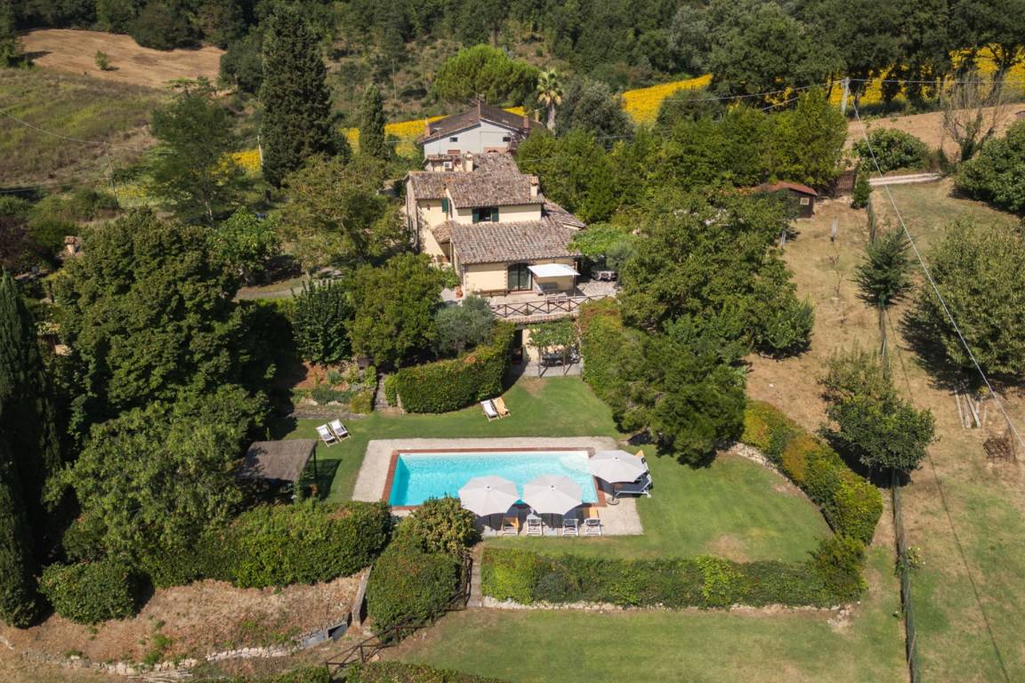 300 M² Villa ∙ 5 Bedrooms ∙ 11 Guests - Todi