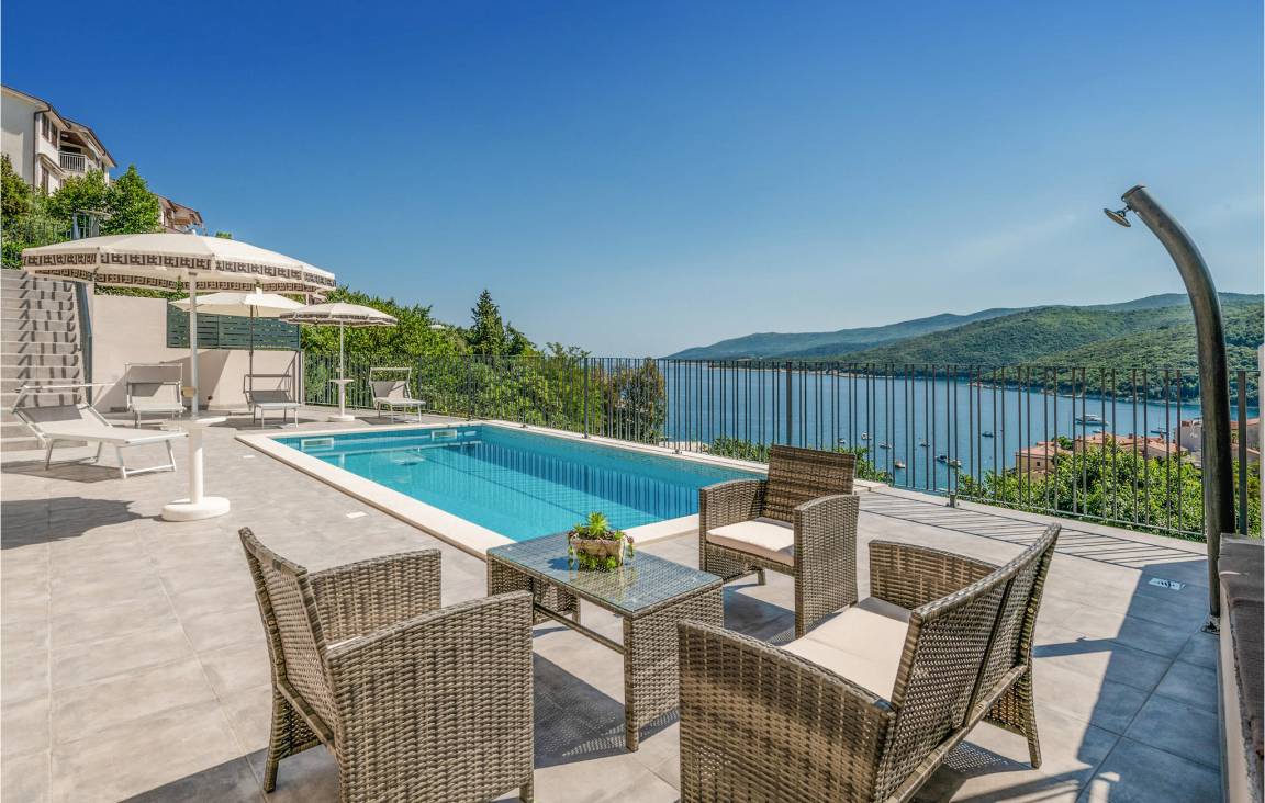 102 M² Maisonette ∙ 4 Bedrooms ∙ 8 Guests - Rabac