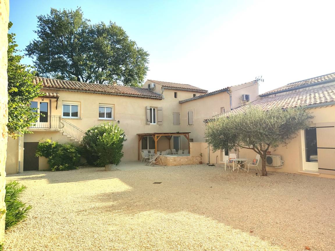 60 M² Cottage ∙ 2 Bedrooms ∙ 4 Guests - Avignon