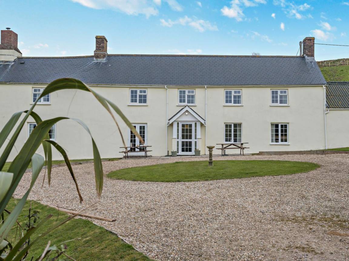 Cottage ∙ 6 Bedrooms ∙ 10 Guests - Noss Mayo