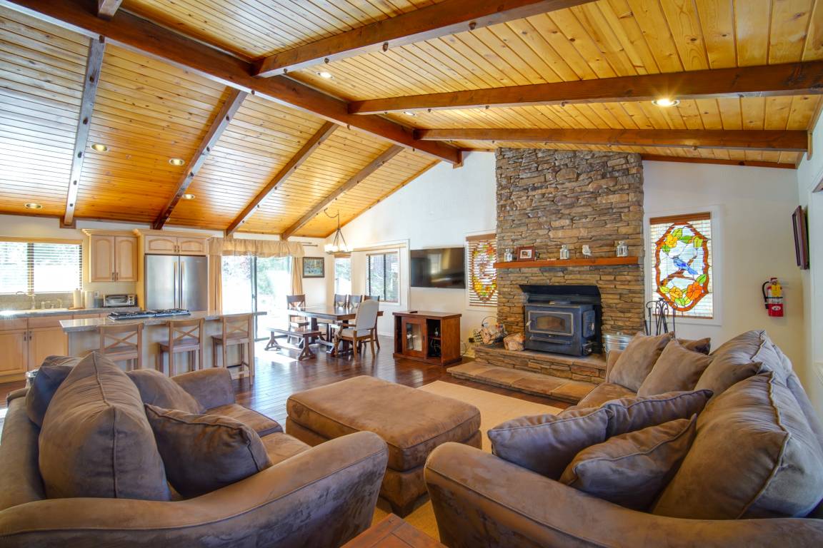 181 M² House ∙ 4 Bedrooms ∙ 8 Guests - Big Bear Lake, CA