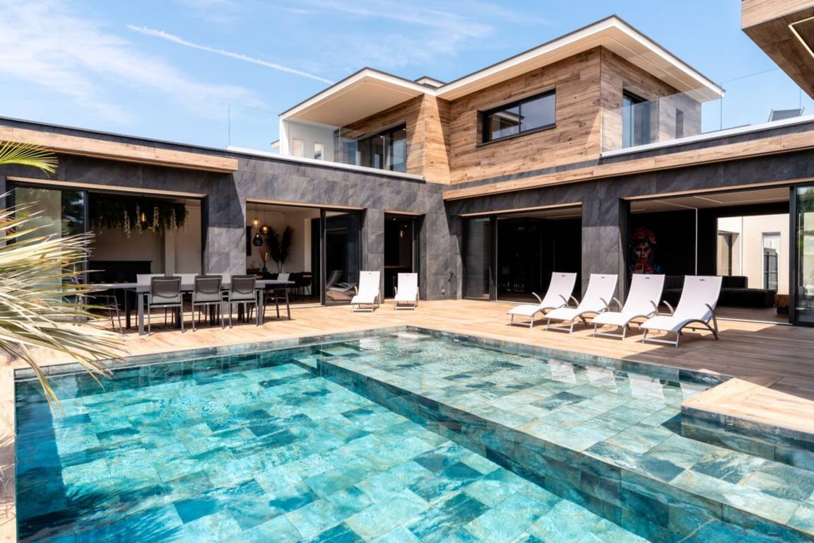360 M² Villa ∙ 5 Chambres ∙ 10 Personnes - Agde