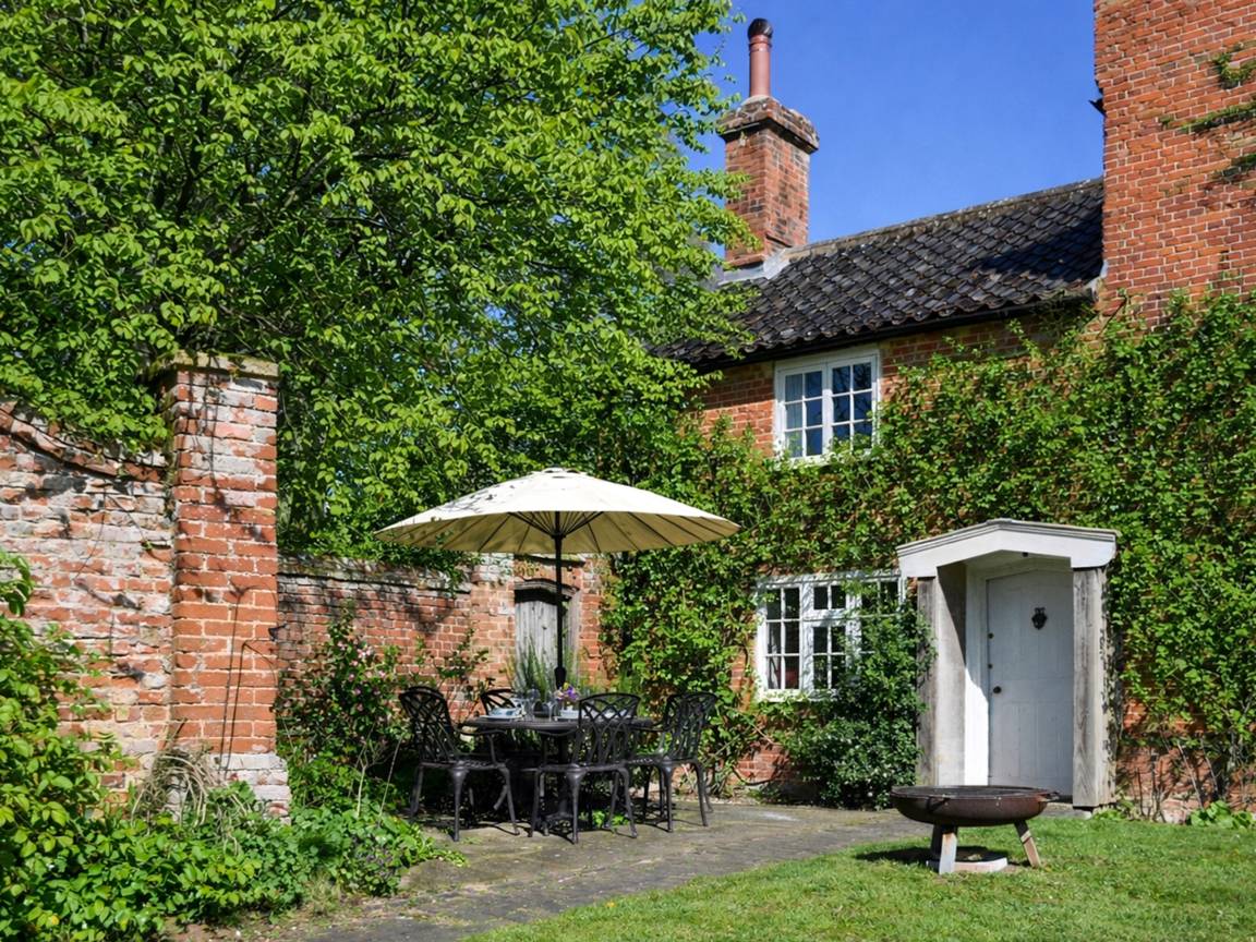 Cottage ∙ 2 Bedrooms ∙ 5 Guests - Norwich