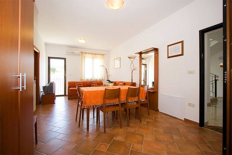 92 M² Apartment ∙ 3 Bedrooms ∙ 8 Guests - Rovinj