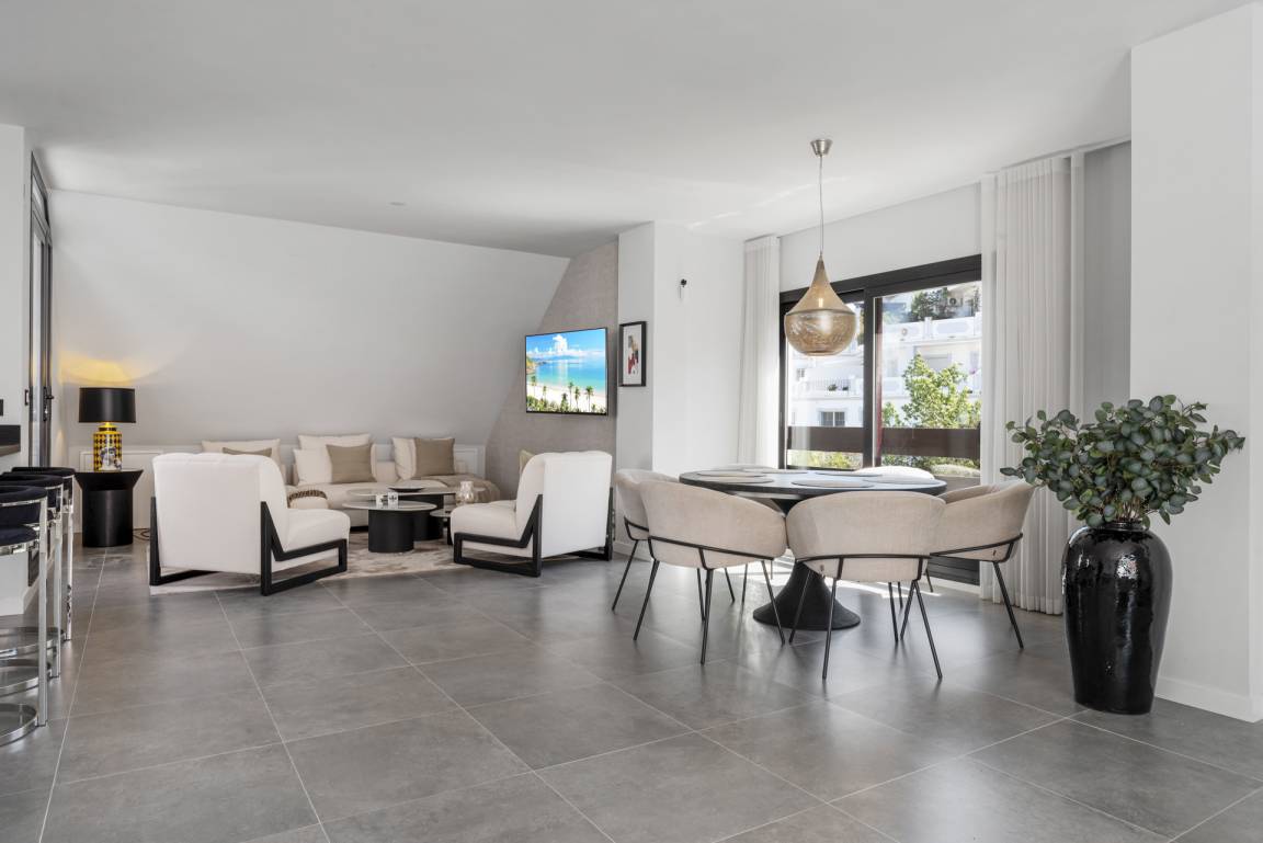 180 M² Apartamento ∙ 4 Habitaciones ∙ 8 Huéspedes - Marbella