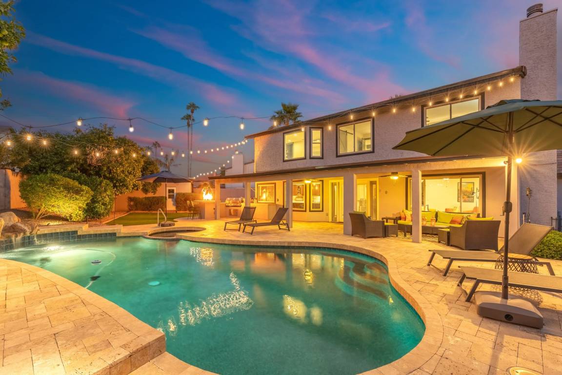 House ∙ 4 Bedrooms ∙ 10 Guests - Phoenix, AZ