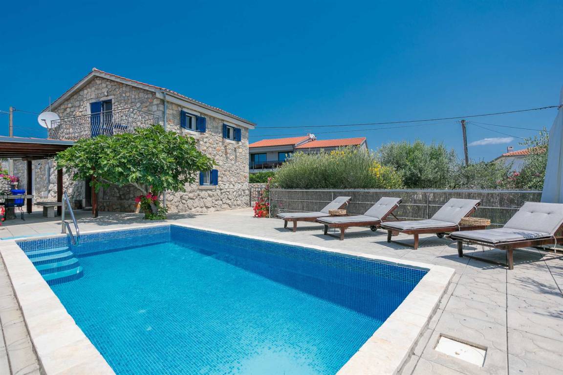 80 M² Accommodation ∙ 2 Bedrooms ∙ 5 Guests - Cres