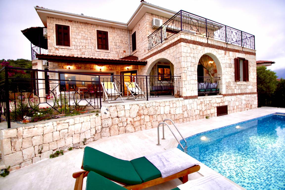 200 M² Villa ∙ 4 Bedrooms ∙ 8 Guests - Kaş