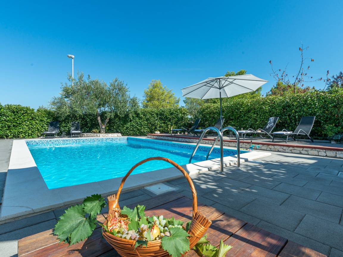 130 M² Ferienhaus ∙ 3 Schlafzimmer ∙ 6 Gäste - Šibenik