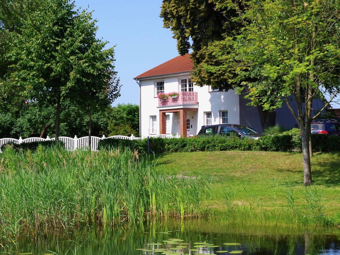 57 M² Ferienwohnung ∙ 1 Schlafzimmer ∙ 3 Gäste - Neustrelitz