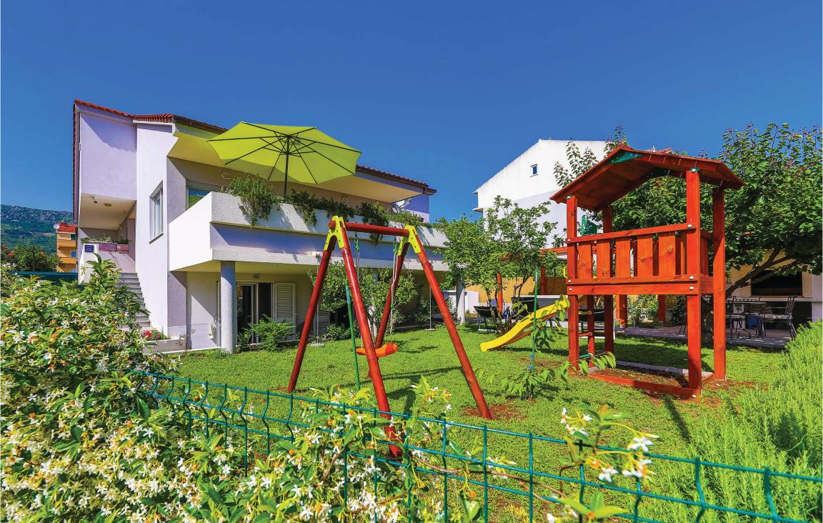 100 M² Apartment ∙ 3 Bedrooms ∙ 6 Guests - Split