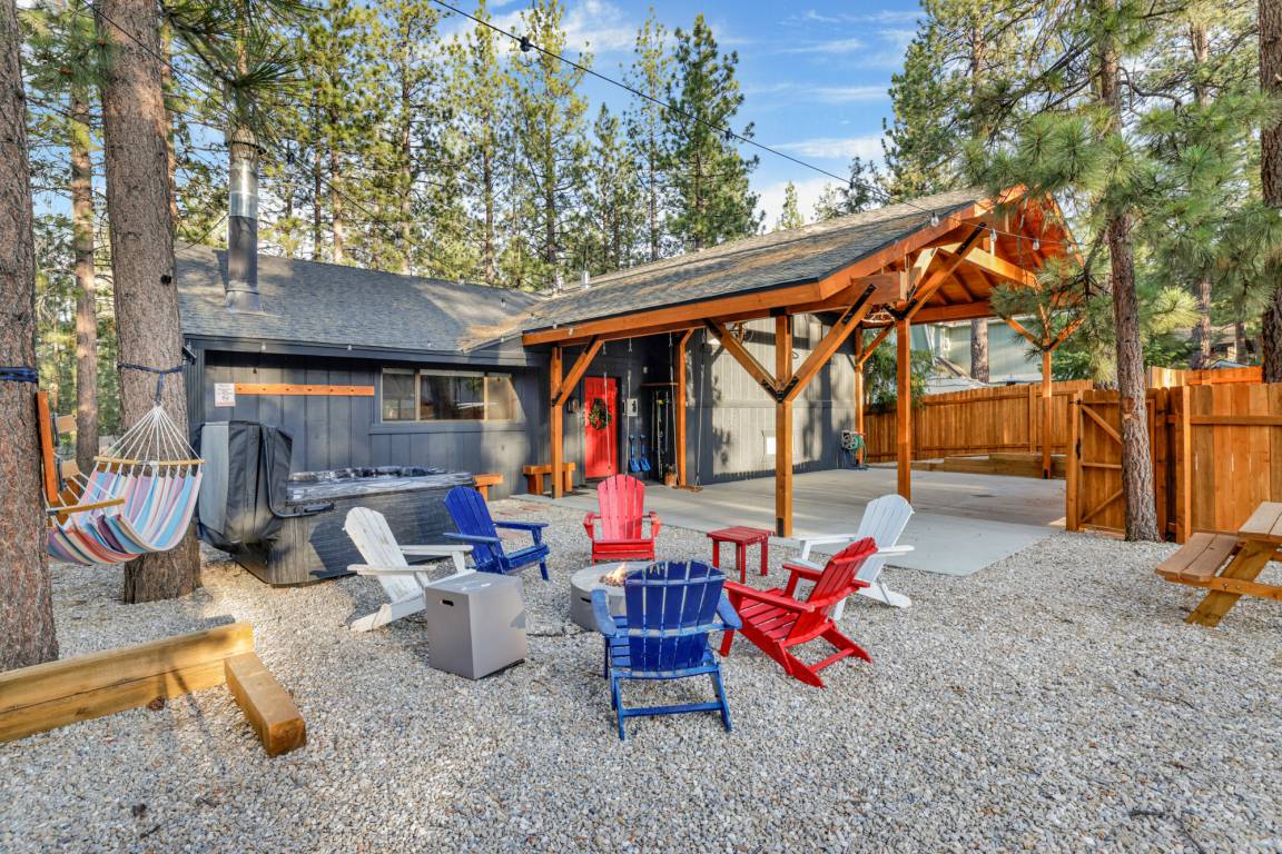 216 M² Cabin ∙ 5 Bedrooms ∙ 12 Guests - Big Bear Lake, CA
