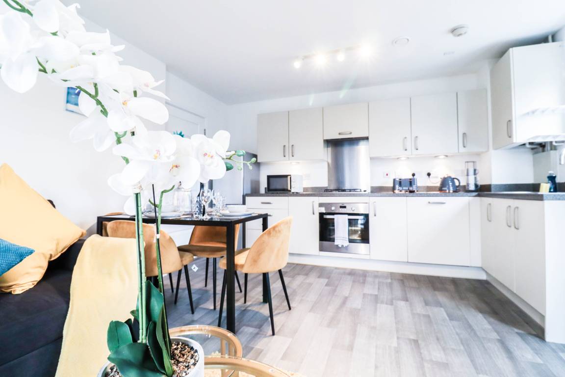 90 M² Apartment ∙ 2 Bedrooms ∙ 5 Guests - Dartford