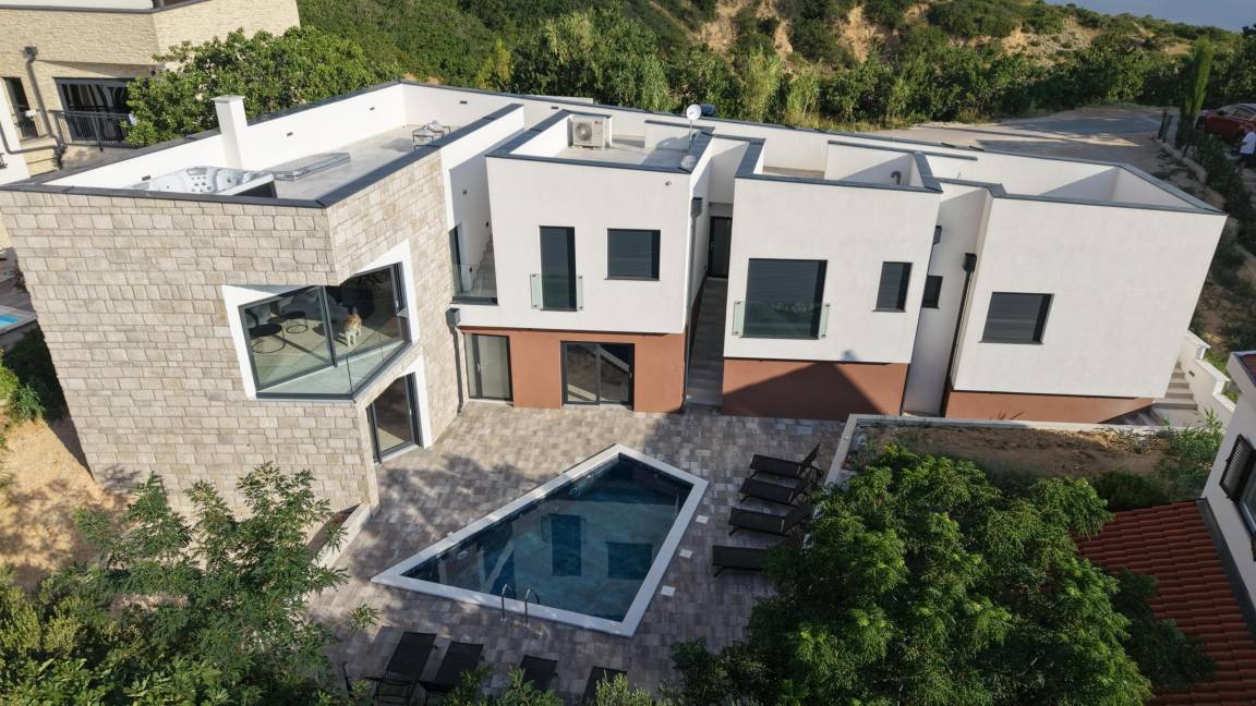 290 M² Villa ∙ 3 Bedrooms ∙ 9 Guests - Pag