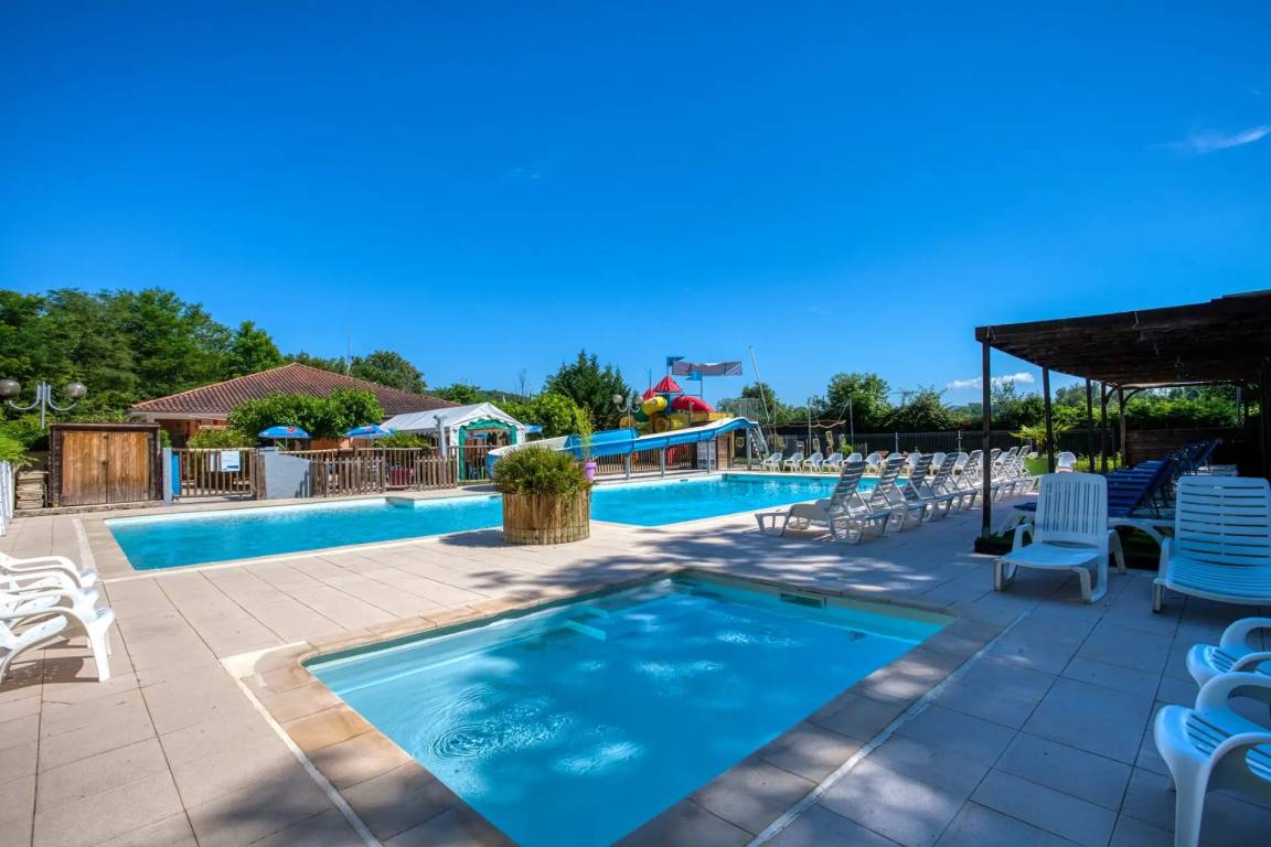 20 M² Camping ∙ 2 Chambres ∙ 6 Personnes - Beaulieu-sur-Dordogne