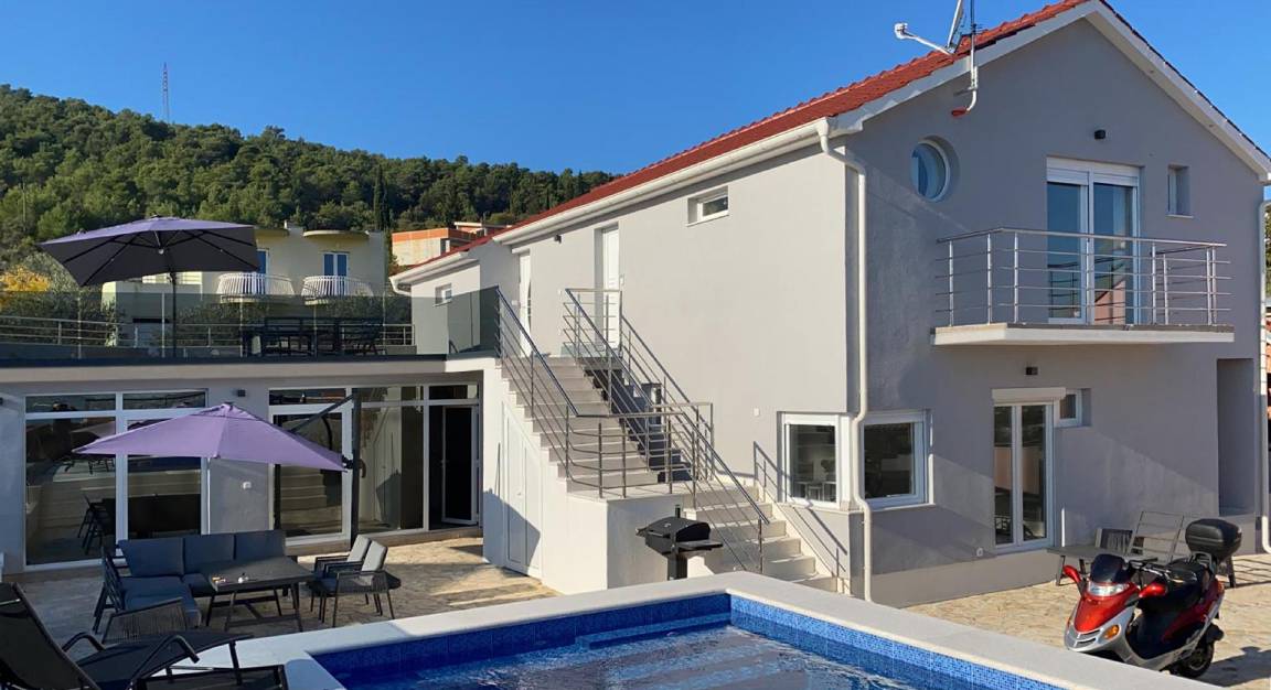 230 M² House ∙ 5 Bedrooms ∙ 18 Guests - Croatia