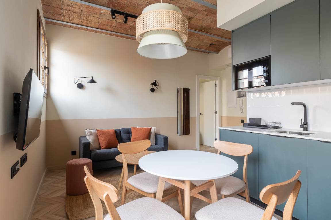 46 M² Apartamento ∙ 2 Habitaciones ∙ 3 Huéspedes - Badalona