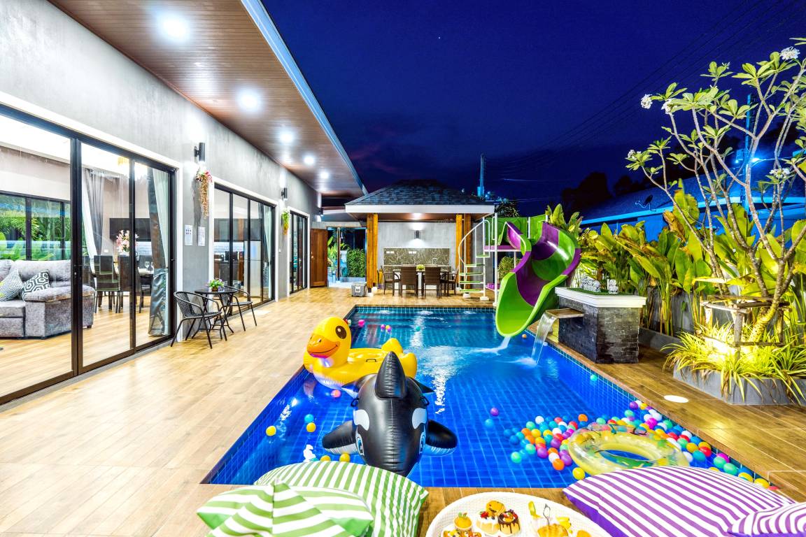 150 M² Villa ∙ 3 Bedrooms ∙ 14 Guests - Cha-am