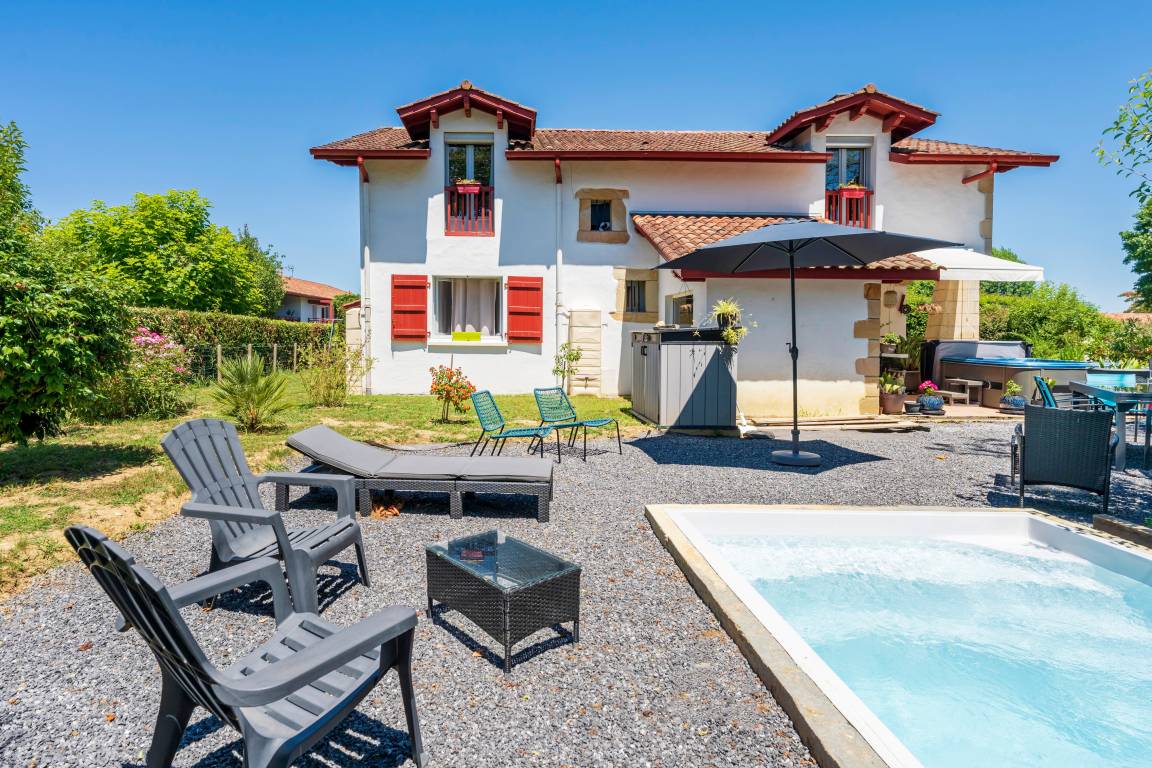 35 M² Chambre D'hôtes ∙ 3 Chambres ∙ 6 Personnes - Cambo-les-Bains