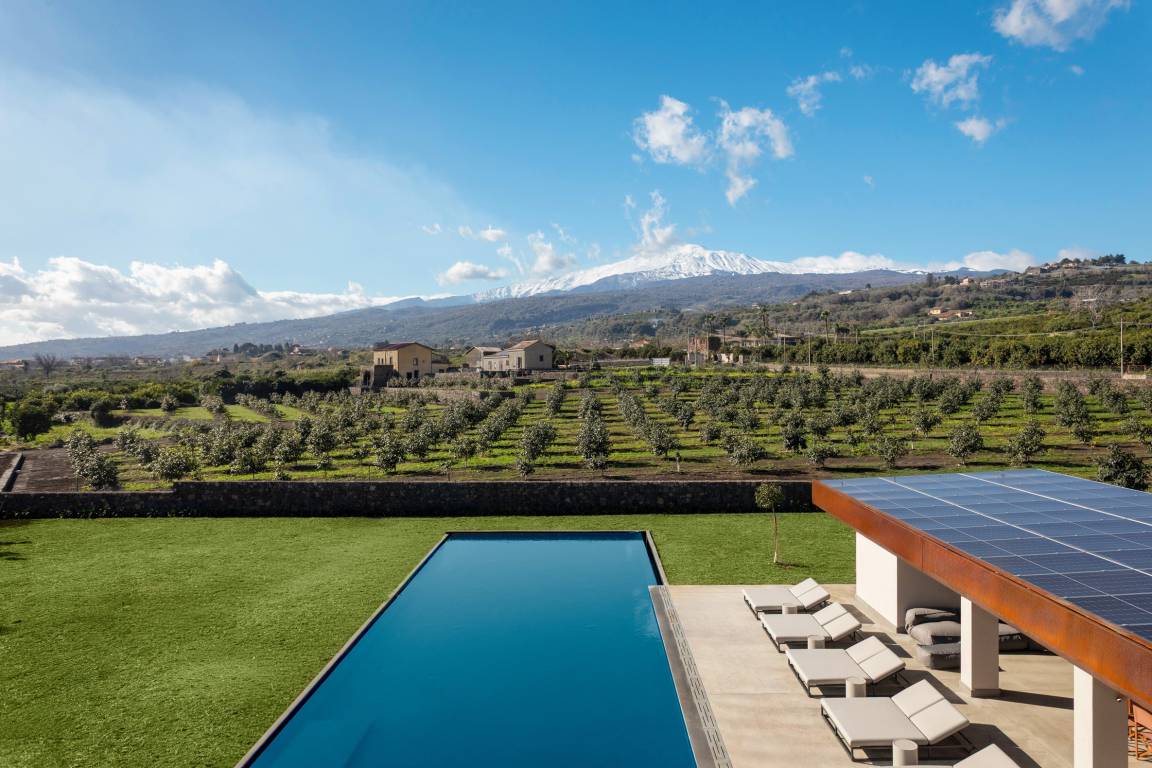 600 M² Villa ∙ 10 Chambres ∙ 21 Personnes - Milo