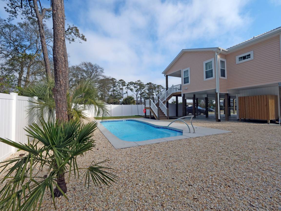 House ∙ 3 Bedrooms ∙ 8 Guests - Oak Island, NC