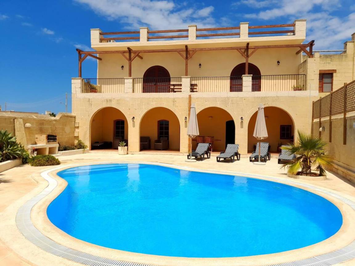 340 M² Villa ∙ 3 Bedrooms ∙ 8 Guests - Malta